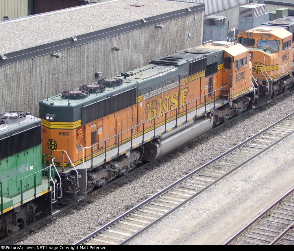 BNSF 8882
